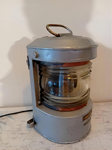 The difference between masthead light and head light
