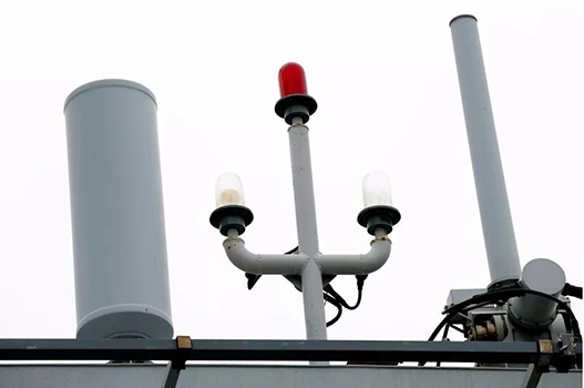 The difference between masthead light and head light