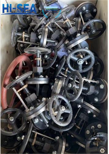 Oil Tanker Deck Operating Device